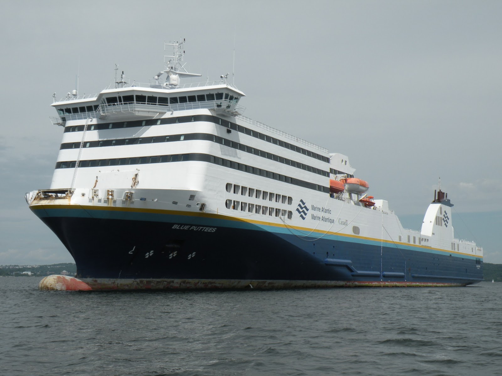 Capnkens Blog: BLUE PUTTEES in for Docking.