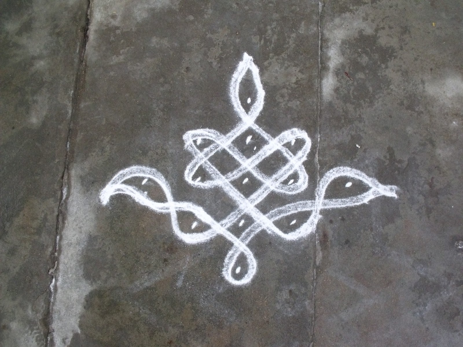 Rangoli designs/Kolam: 5-1 ner pulli kolam