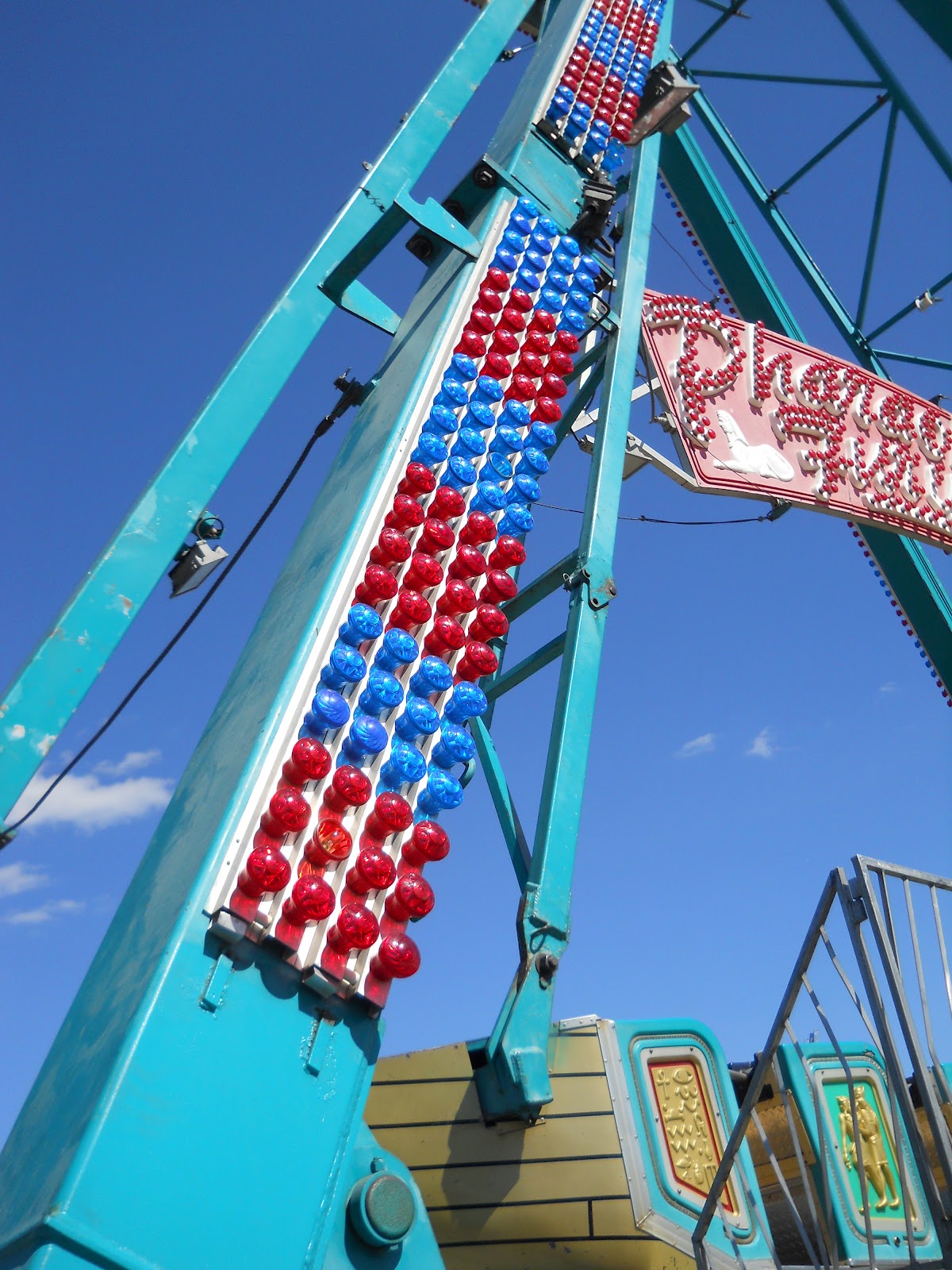 Oddball Observations : CARNIVAL SET-UP