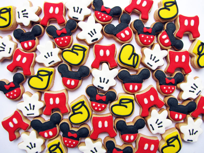 PETIT FOUR: Mickey & Minnie mini cookies