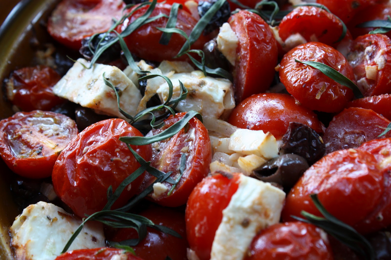 Cook Book Hook: Mediteranske pečene rajčice s fetom i maslinama