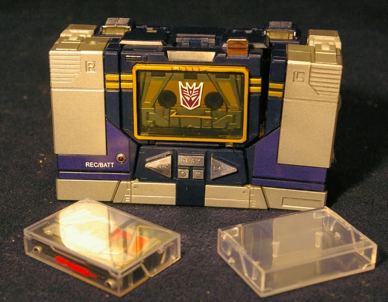 Action Figure Adventures: Masterpiece Soundwave - Transformers