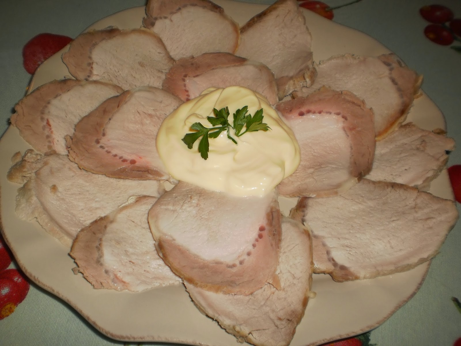 PAN FRITO O REBANÁS: LOMO CON SALSA DE ATÚN (VITELLO TONNATO)
