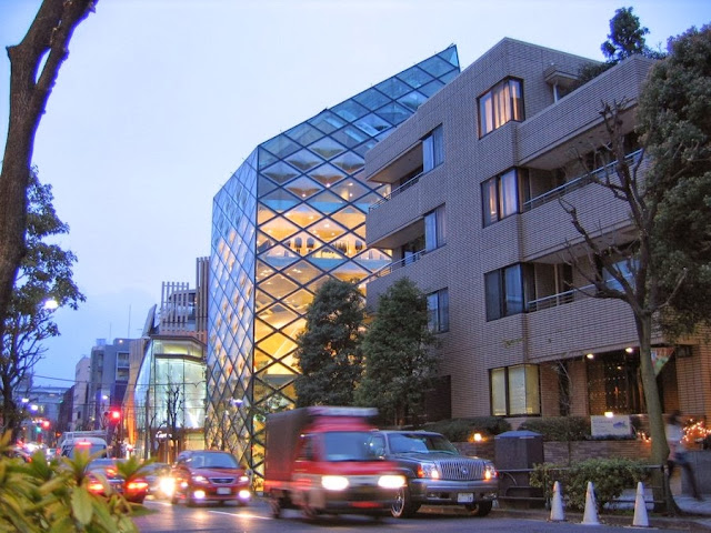 Prada Tokyo Building - All in one ARCHITECTURE