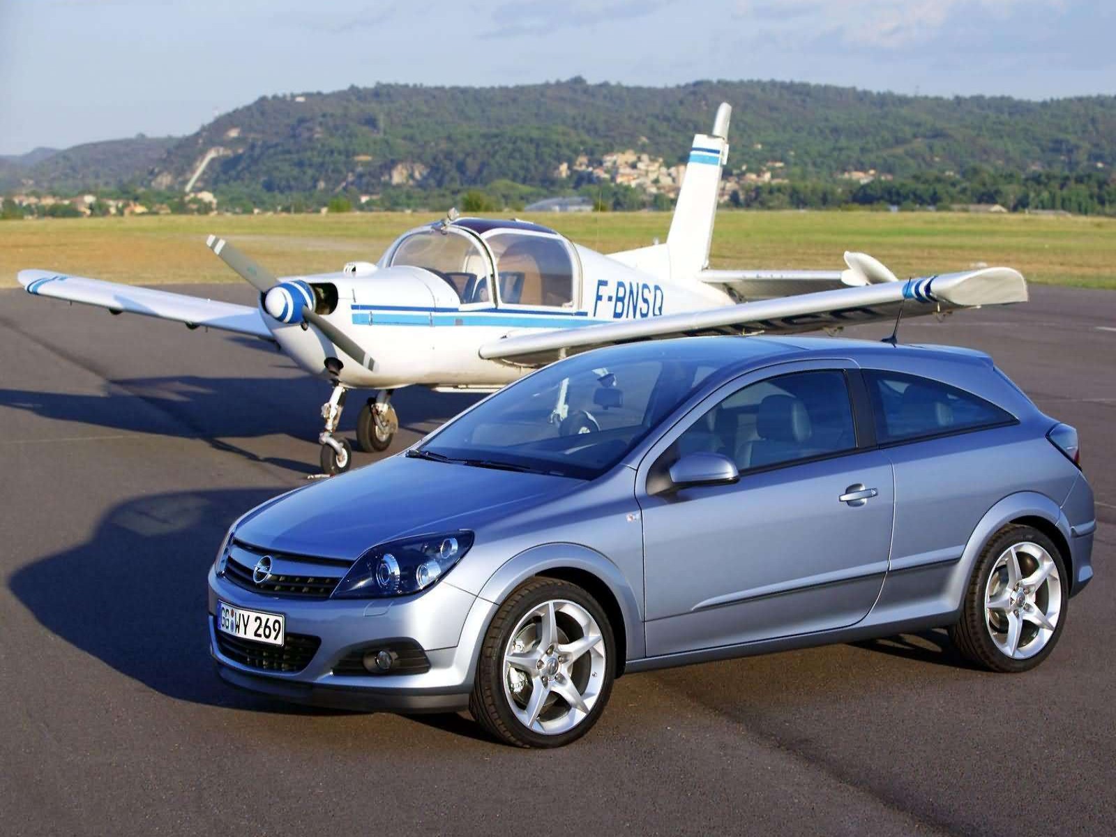 Car And Car Zone: Opel Astra GTC with Panoramic Roof 2005 new cars, car ...