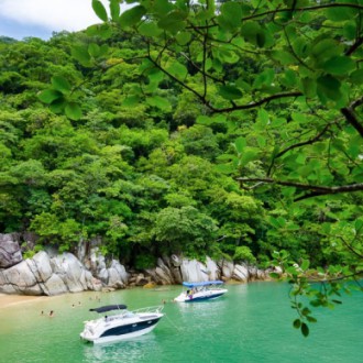 Playas de Puerto Vallarta : Playa Colomitos: Verde Esmeralda en su ...