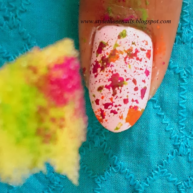 Style Those Nails: Sponge Splatter Nails Technique - StyleThoseNailsDIY