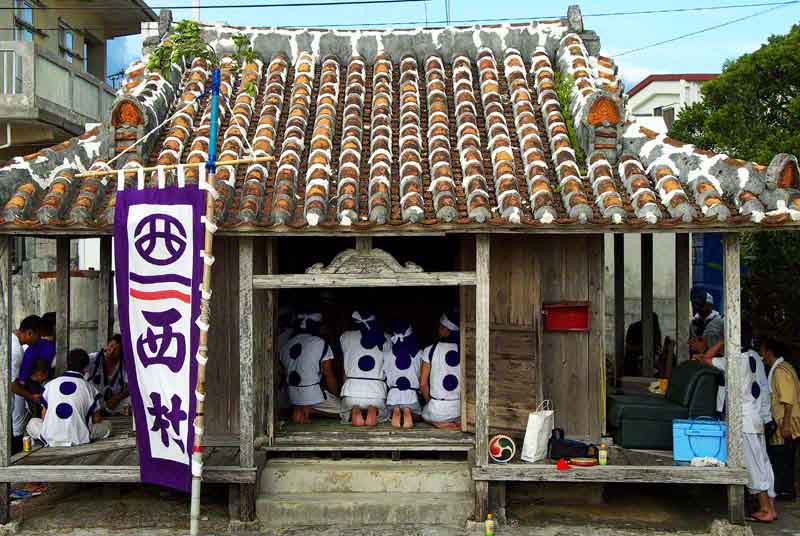 Ryukyu Life: Travel Photo: At the House of a Priestess in Itoman Okinawa