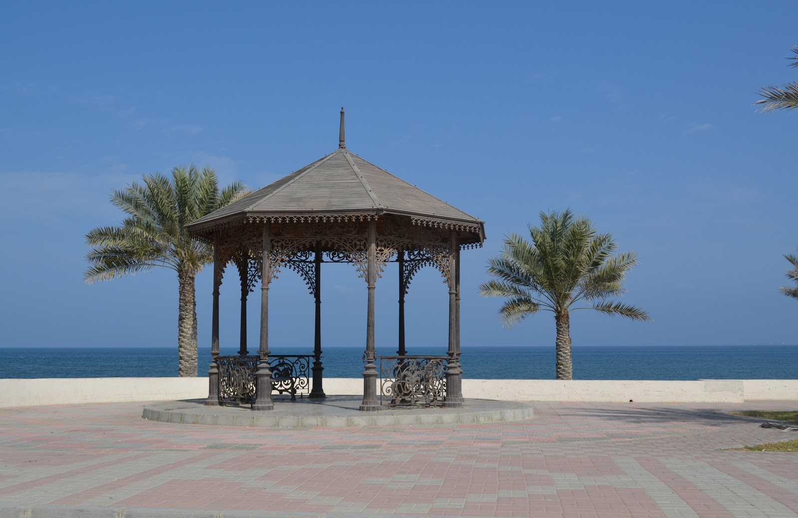 Oman? Oh My!!: Come Visit My Neighborhood