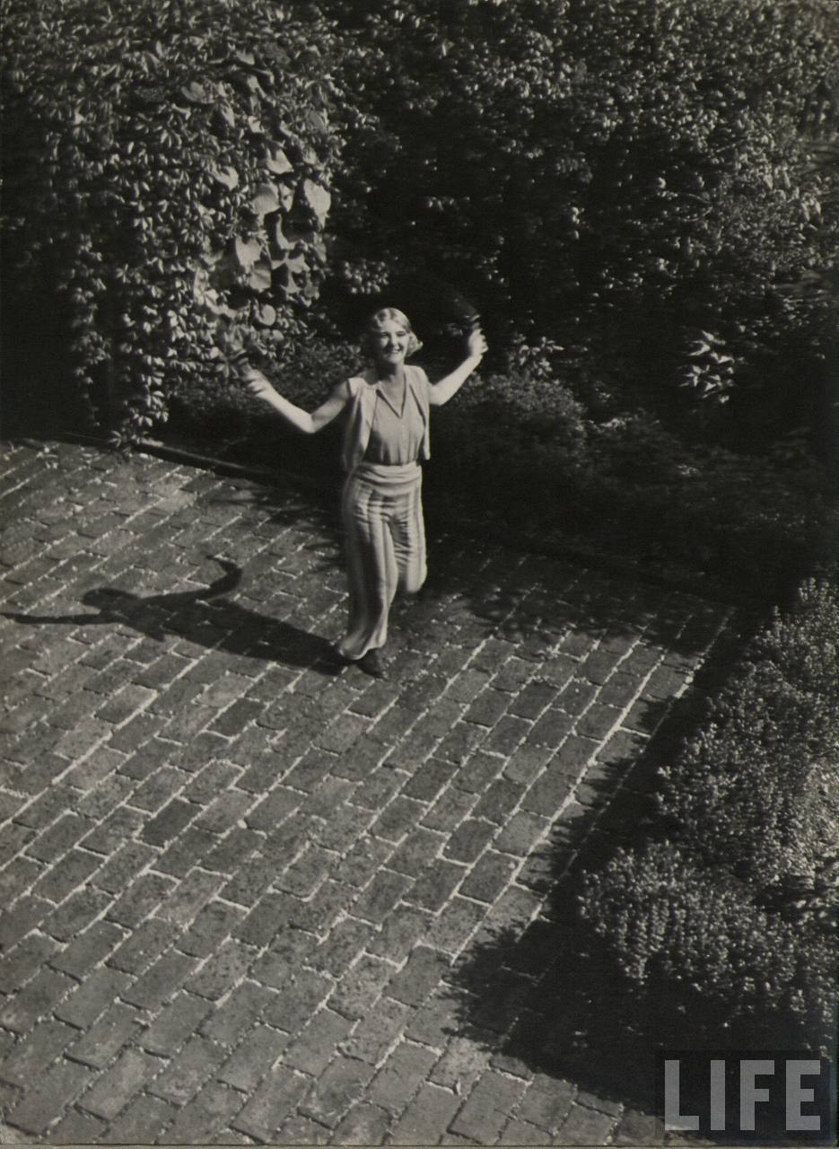 75 Vintage Snapshots That Show What Summer Fun Looked Like From Between ...