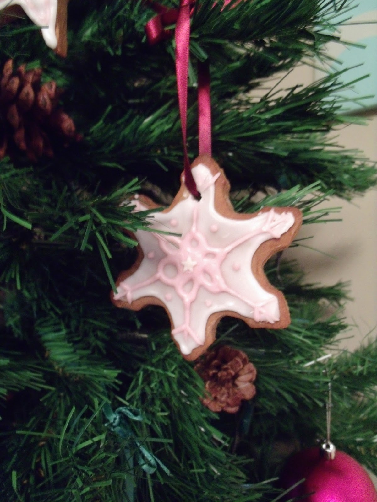 Christmas Gingerbread Tree Decoration Biscuits ♥ - Victoria's Vintage ...