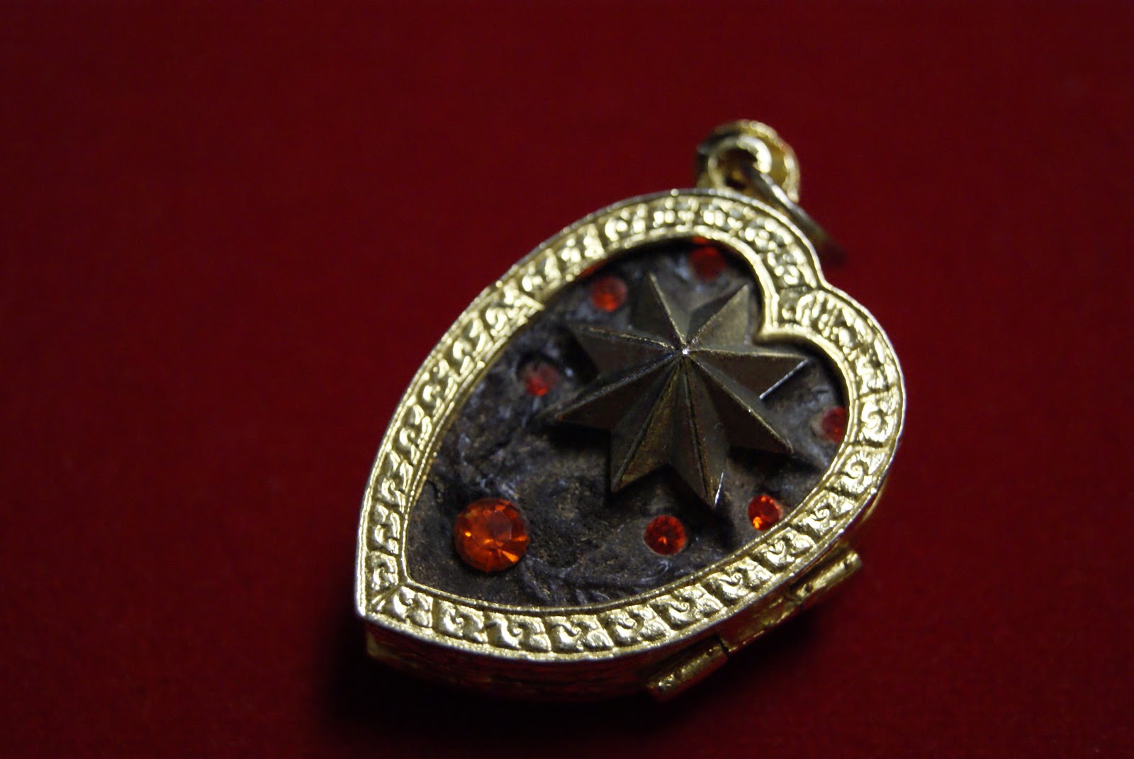 Welcome To Thai's Collections: Luang Phor Pinak