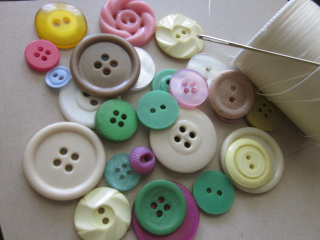The Creative Place: DIY :: Button Bracelet