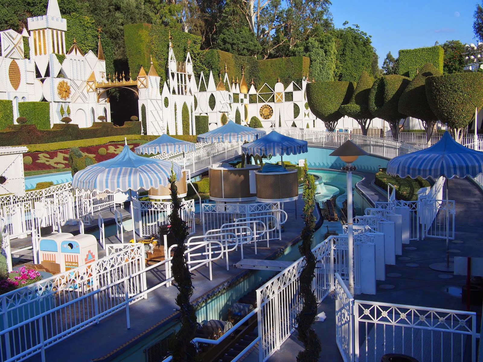 Disney Avenue: A Walk in the Park: Disneyland Edition