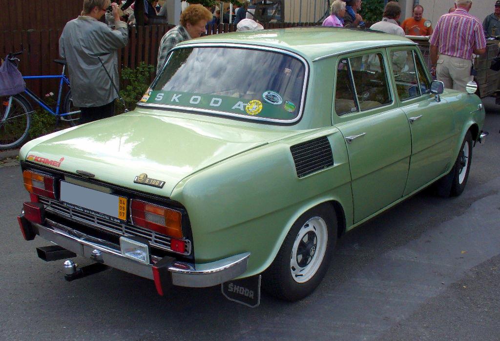 Automotive Database: Škoda 100