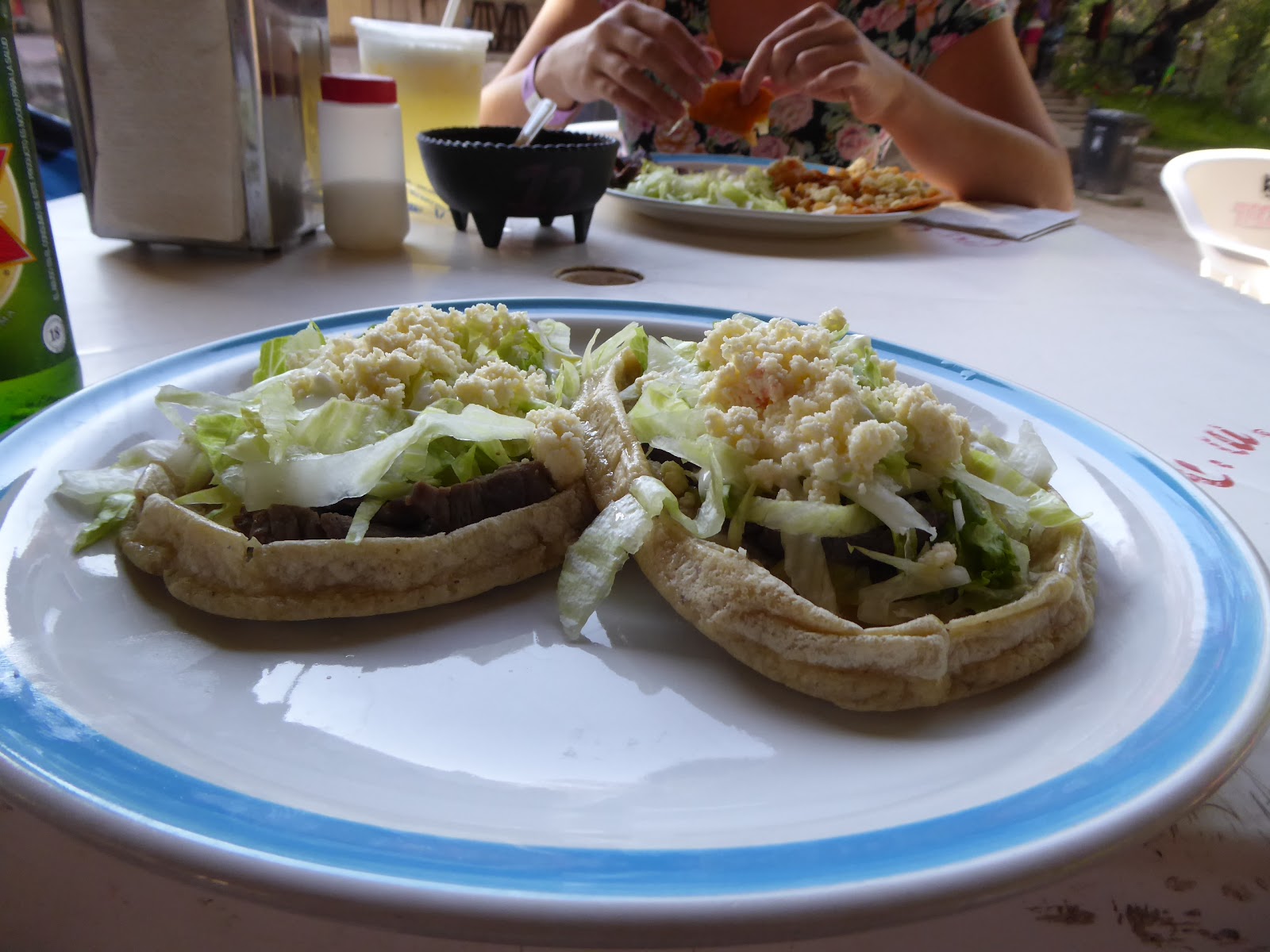 Carnets de Voyages de Jacqueline D.: Cuisine mexicaine : les Sopes ...