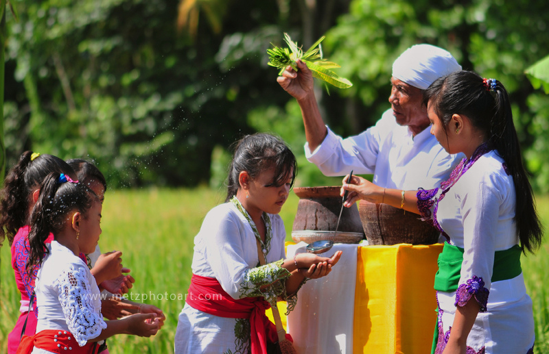 Arti dan Fungsi Sarana Upakara bagi Umat Hindu | Lentera Dharma