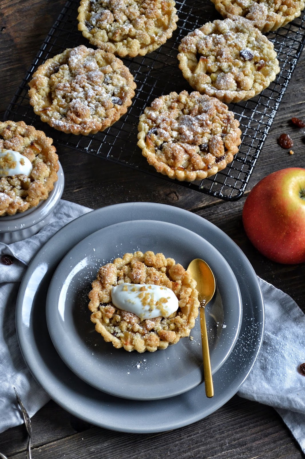 Mini tarty z crumble jabłkowym • Pysznie czy przepysznie