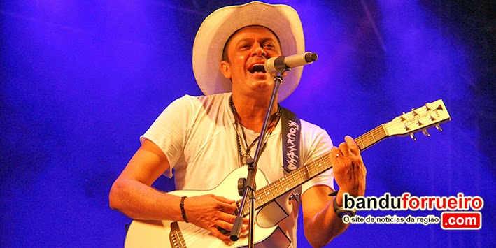 .: Show do cantor Frank Aguiar anima os poaenses na Praça de Eventos