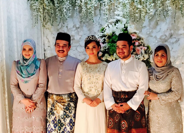 Tahniah Datuk Ct Dan Datuk K , Anak Tiri CT Selamat Bertunang Dengan ...