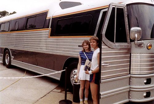 Elvis Presley y su querido bus Flxible VL-100 "VistaLiner"