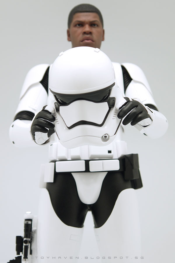 toyhaven: Presenting the Hot Toys 1:6 scale First Order Stormtrooper FN ...