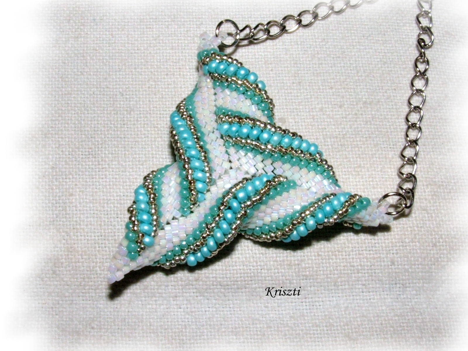 Christa's Beads: Twisted triangle