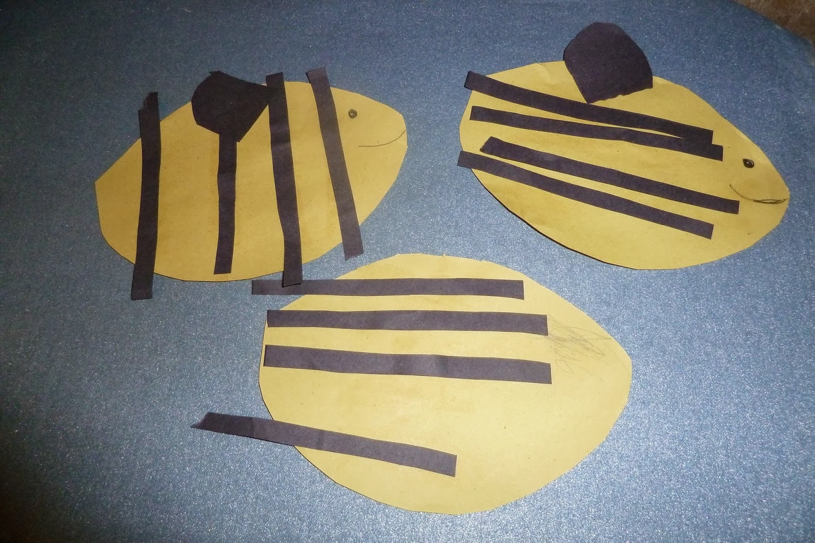 twolittleajs: Paper bumblebees