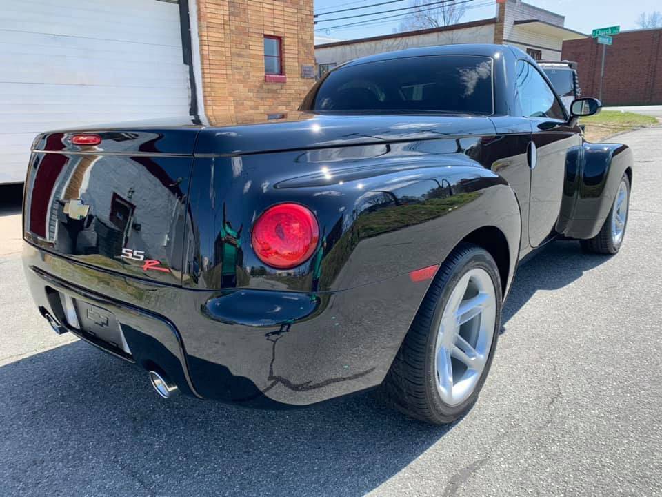 Super Sliding Rearend: 2005 Chevrolet SSR - DailyTurismo