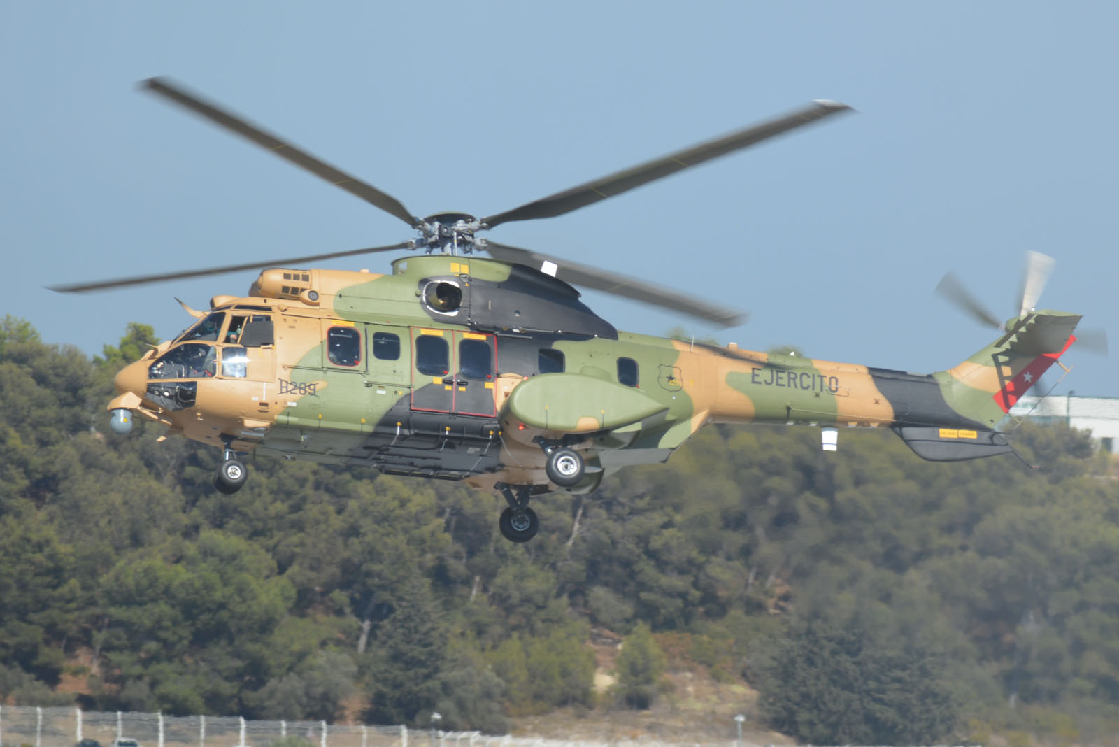 NOTICIAS FFAA CHILE: La BAVE Recibe un Nuevo Cougar AS532 ALe