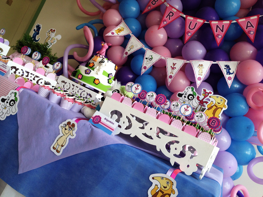 Invvitare: Bruna 1 ano - em tons de rosa, lilás e roxo, a turma do Doki ...