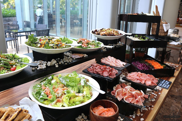 SEAFOOD SUNDAY BRUNCH at SPECTRUM, MAKATI | Food In The Bag