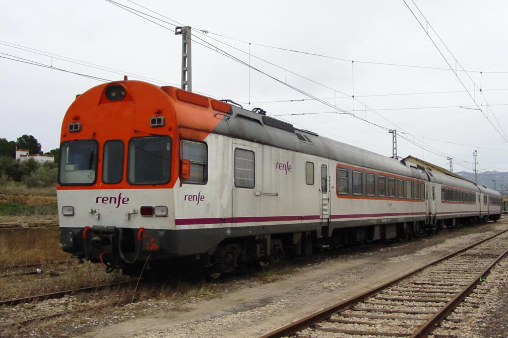 Rails sense fronteres: Unitat de tren sèrie 444, de Renfe.