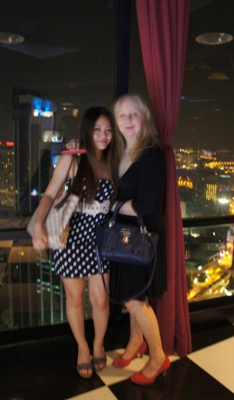 Waiii Sek Meowsss: Heli Lounge Bar @ Menara KH