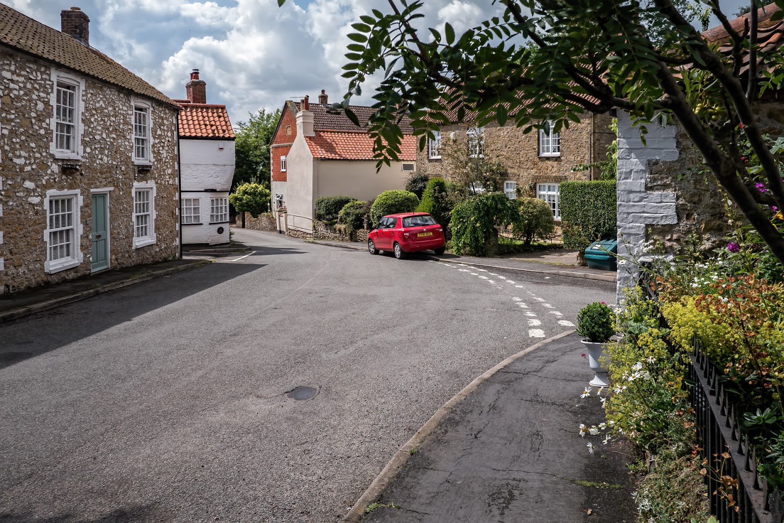 Lincolnshire Cam: Tealby village in Lincolnshire. (1 of 4)