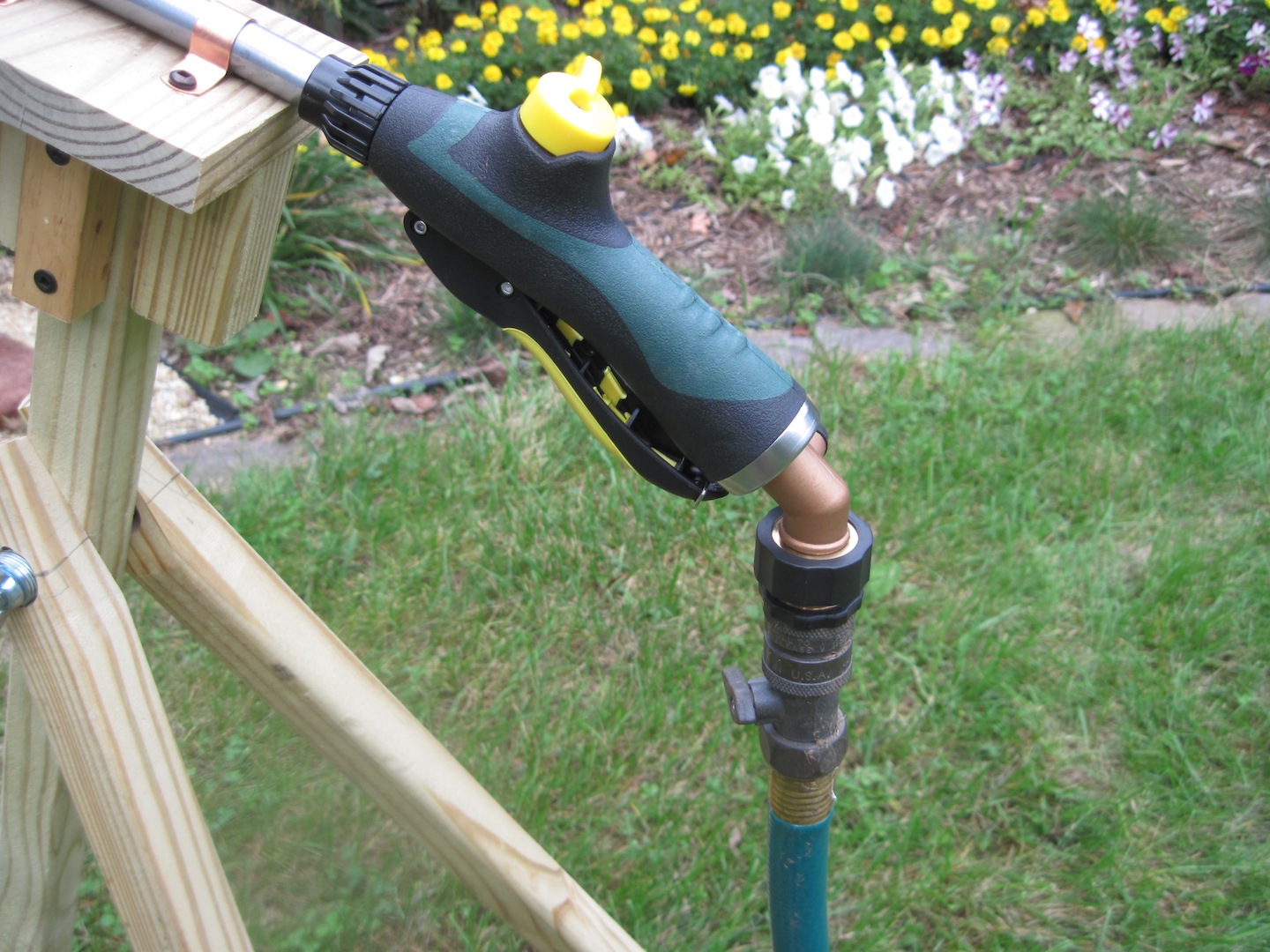 CAVEBEAR'S LAIR: Garden Watering Stand