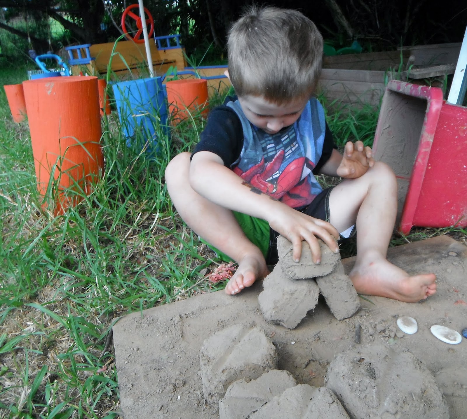 Adventures at home with Mum: Making a Mud Brick House