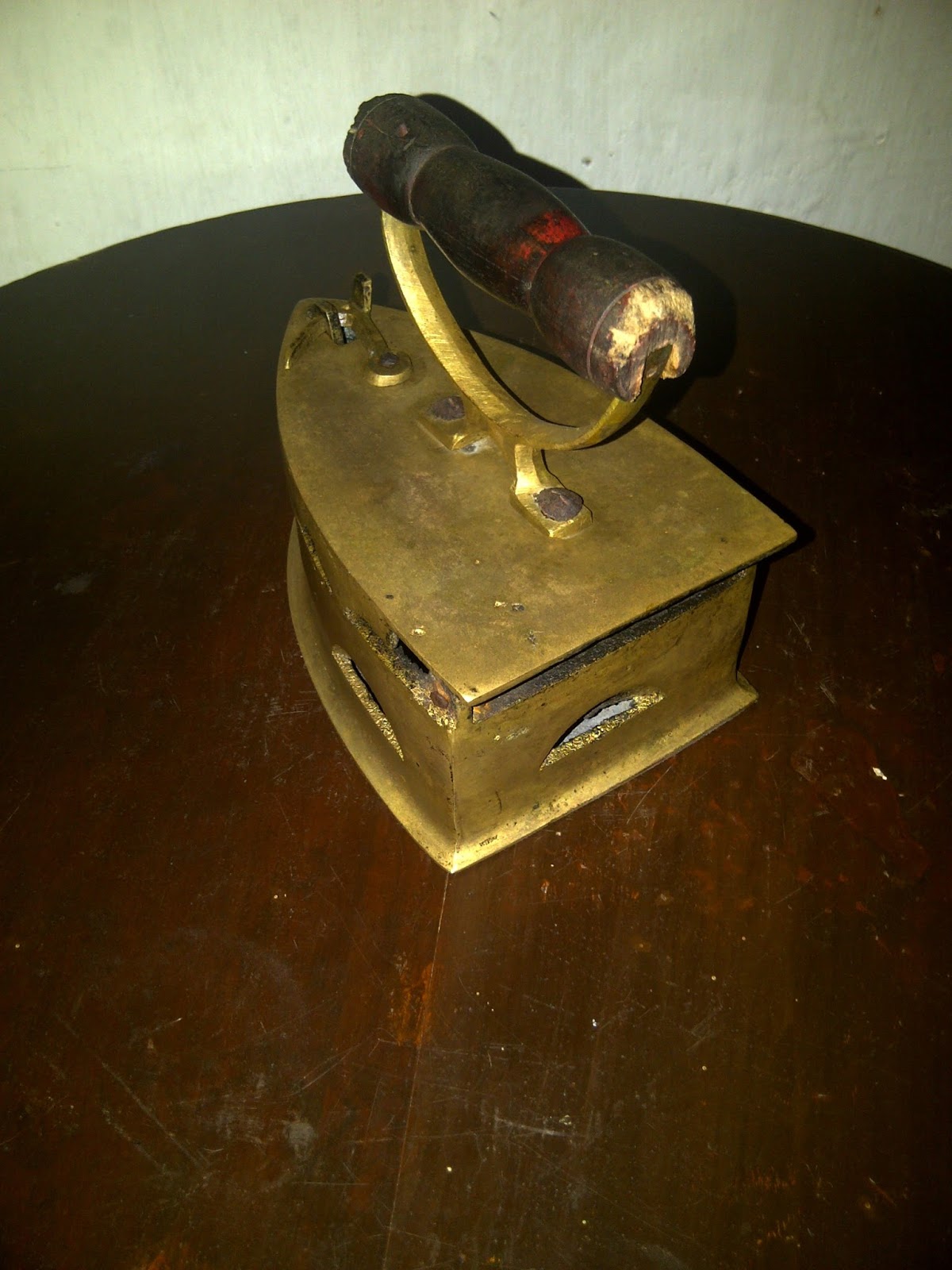 Garasi Barang Jadoel 21 West Java -Tasikmalaya: Setrika Arang Kuningan