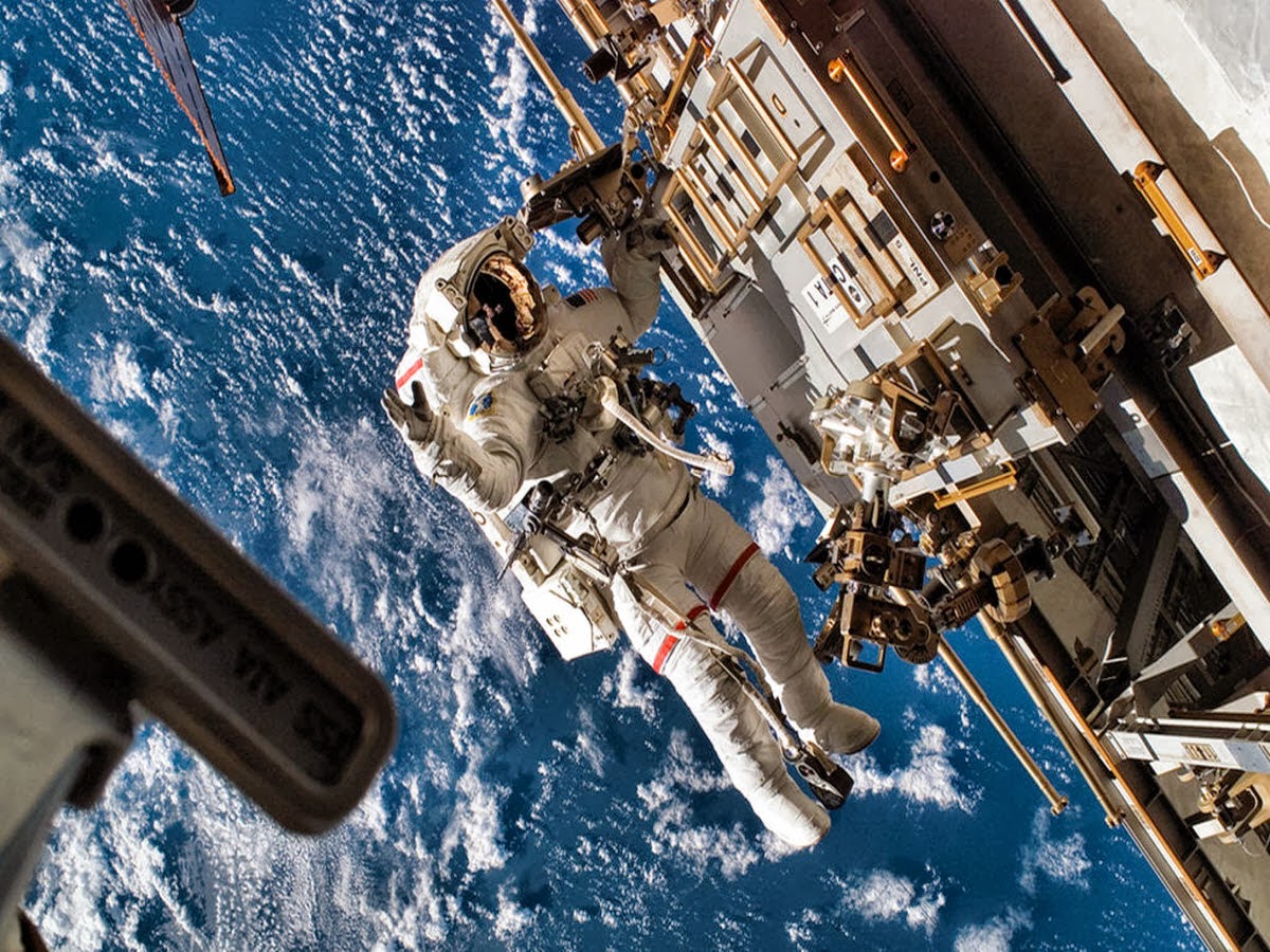 Fondo de Pantalla NASA paseo espacial