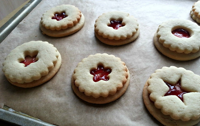 My sugar coated life...: Jammy Biscuits with Duerrs Jam