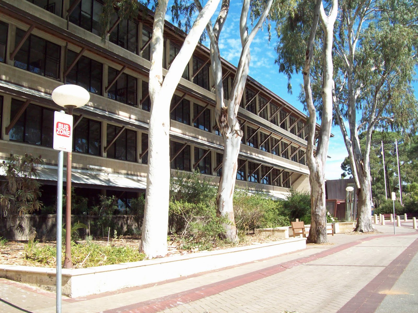 Did you know that there is Energy studies in Murdoch Uni, I'm still ...