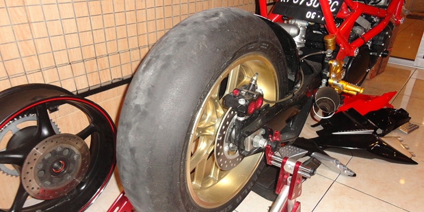 Sumber ILmu: Cara Mengganti Ban Motor Dengan Ban Tapak Lebar