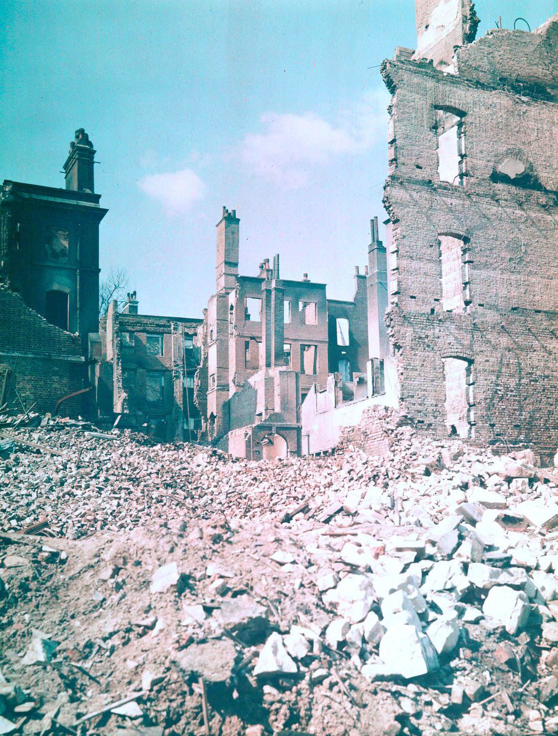 Rarely Seen Color Photographs of London During World War II ~ Vintage ...