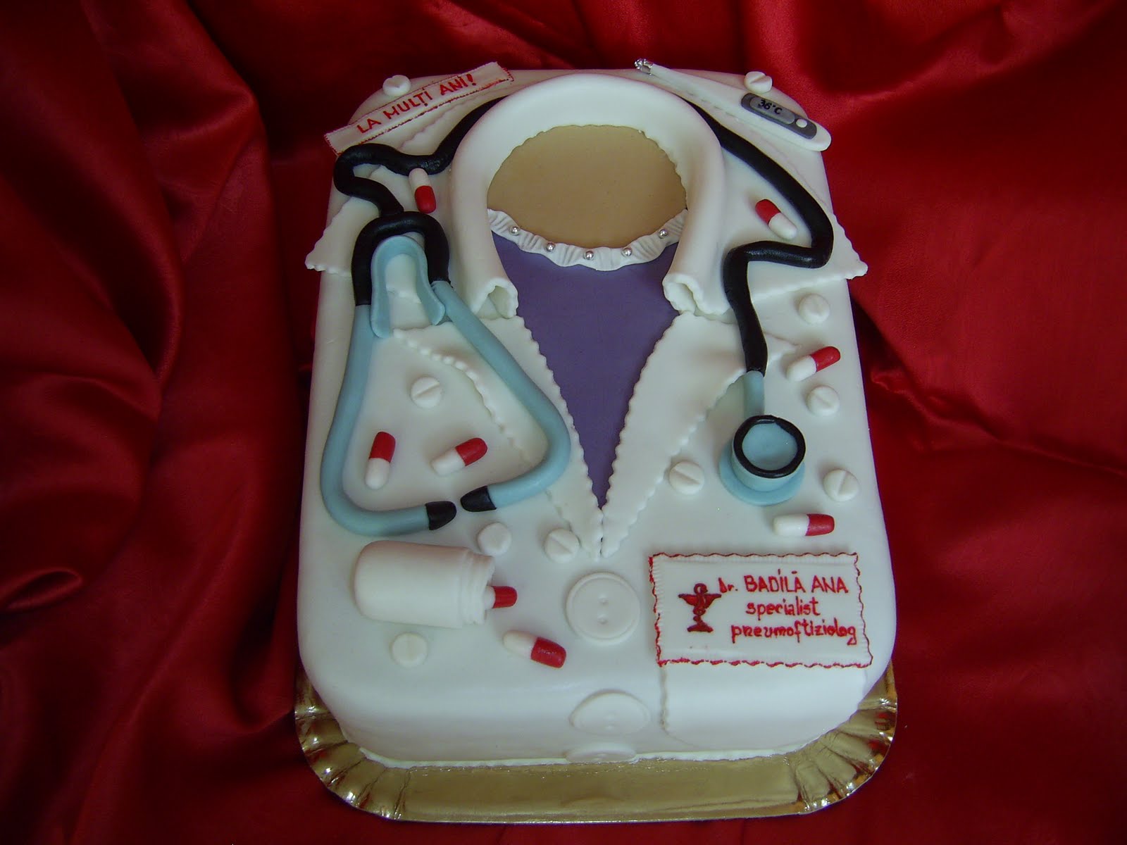 Mama-Mio Cakes: Tort halat medical 3