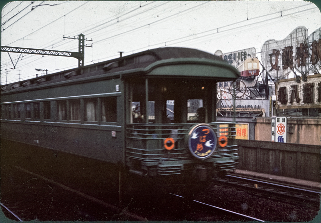 20 Rare and Wonderful Color Photographs Capture Daily Transport in ...