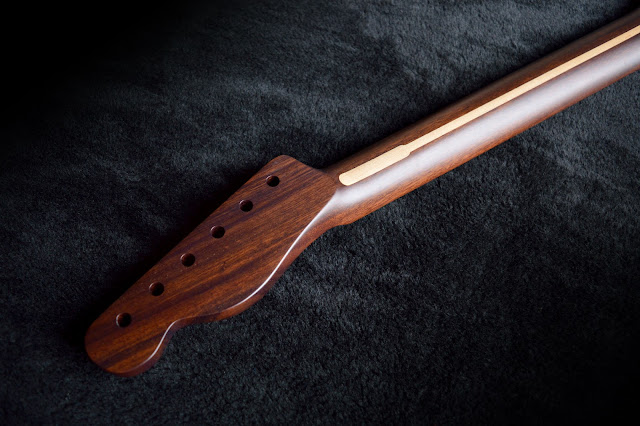 Pau Ferro neck - Kaiser Guitars - Corpos e braços usinados em CNC