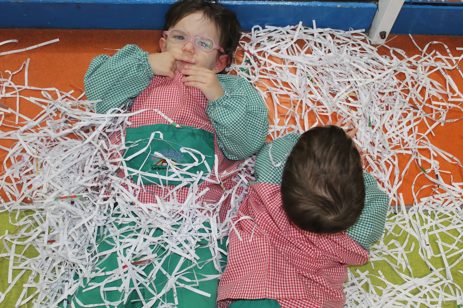 Gresol Kids: Shredded paper activity - "I am a little snowman"