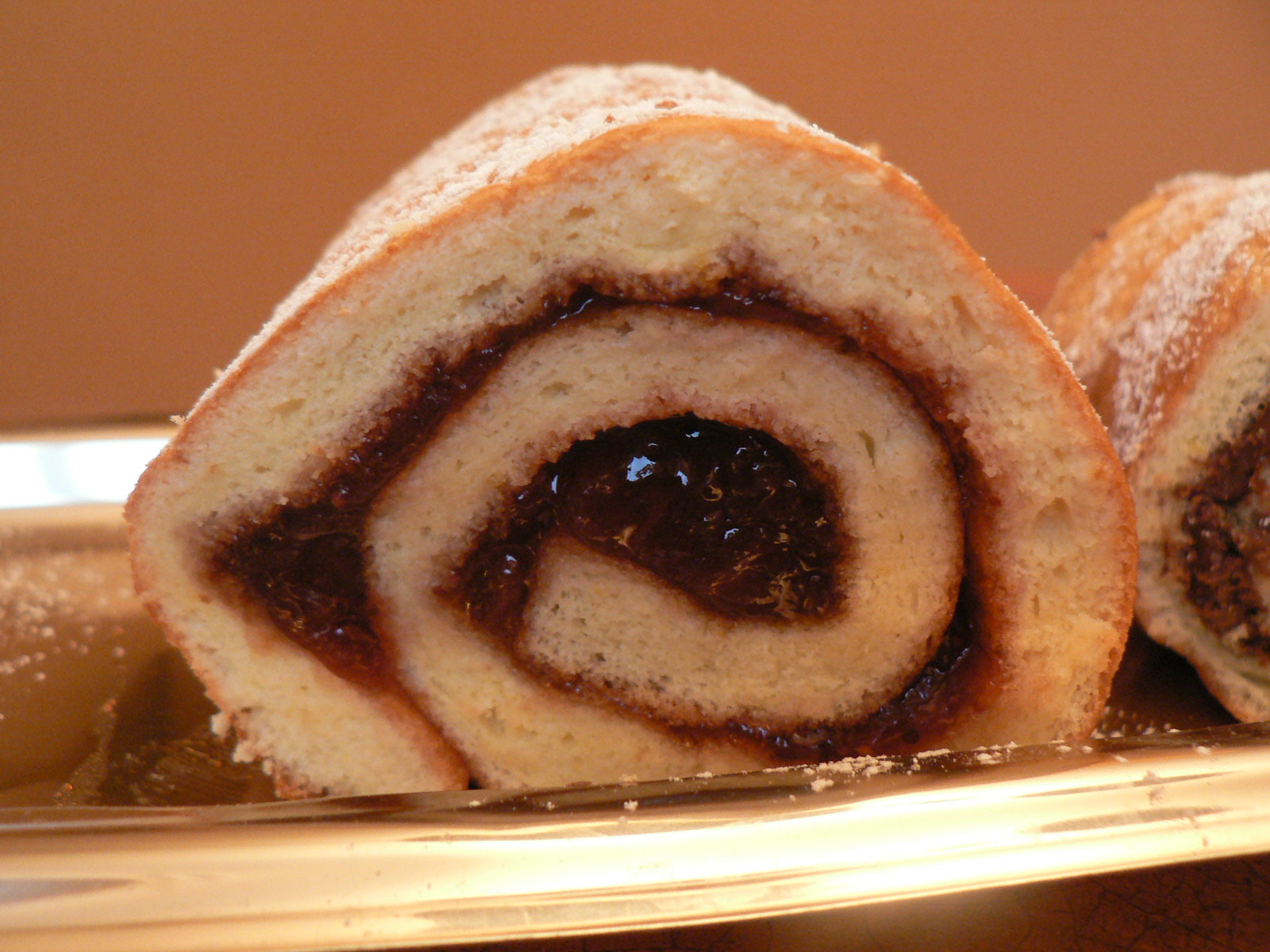 Le lutrin dans ma cuisine: DUO DE ROULES A LA FRAISE ETAU NUTELLA
