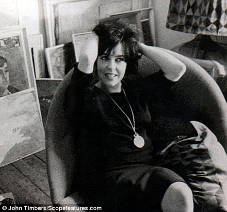 PRINCESS JULIA: MOLLY PARKIN Style Icon Hits 80