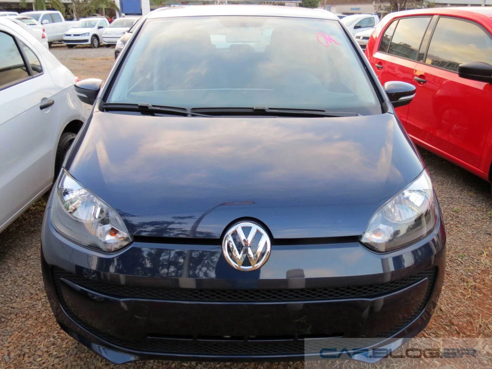 Volkswagen up! move Azul Night: fotos e especificações